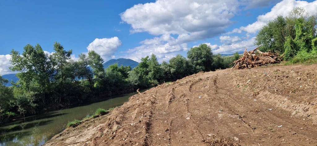 U toku čišćenje korita rijeke Bosne