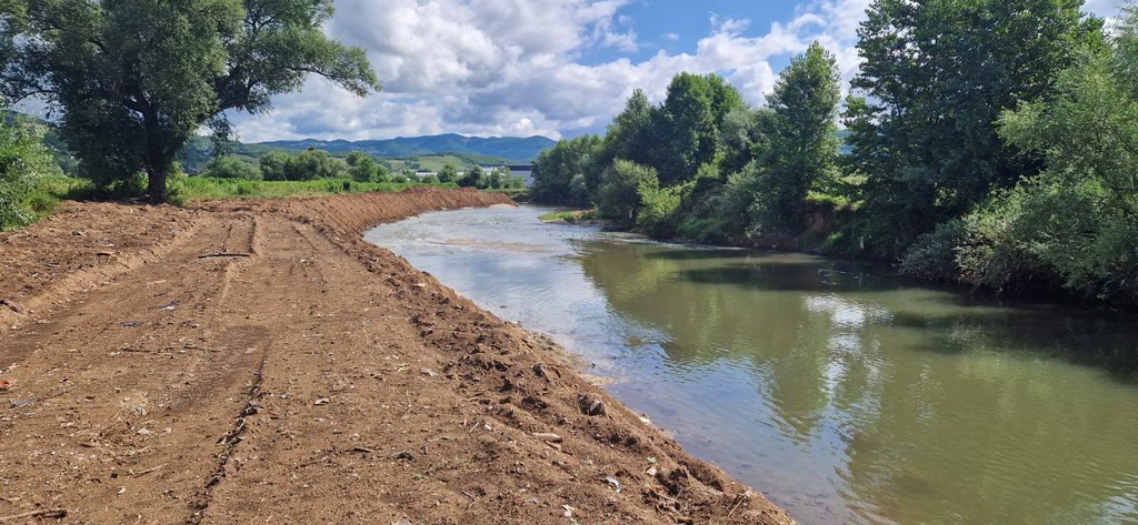 U toku čišćenje korita rijeke Bosne