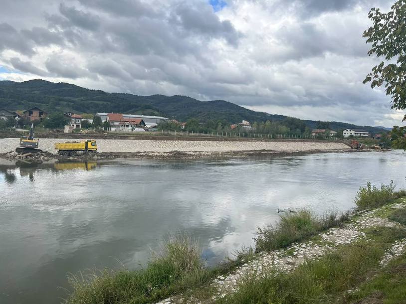 Uređenje lijeve obale rijeke Bosne u naselju Povezice, općina Kakanj