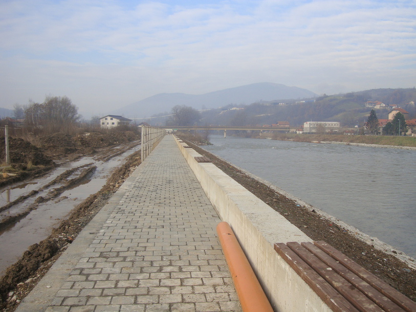 Uređenje lijeve obale rijeke Bosne u naselju Povezice, općina Kakanj